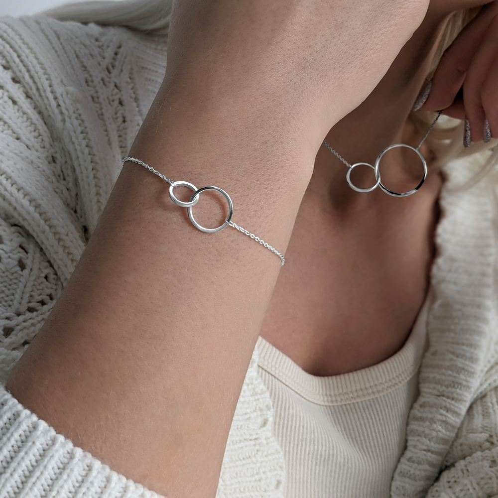 interlocking rings bracelet