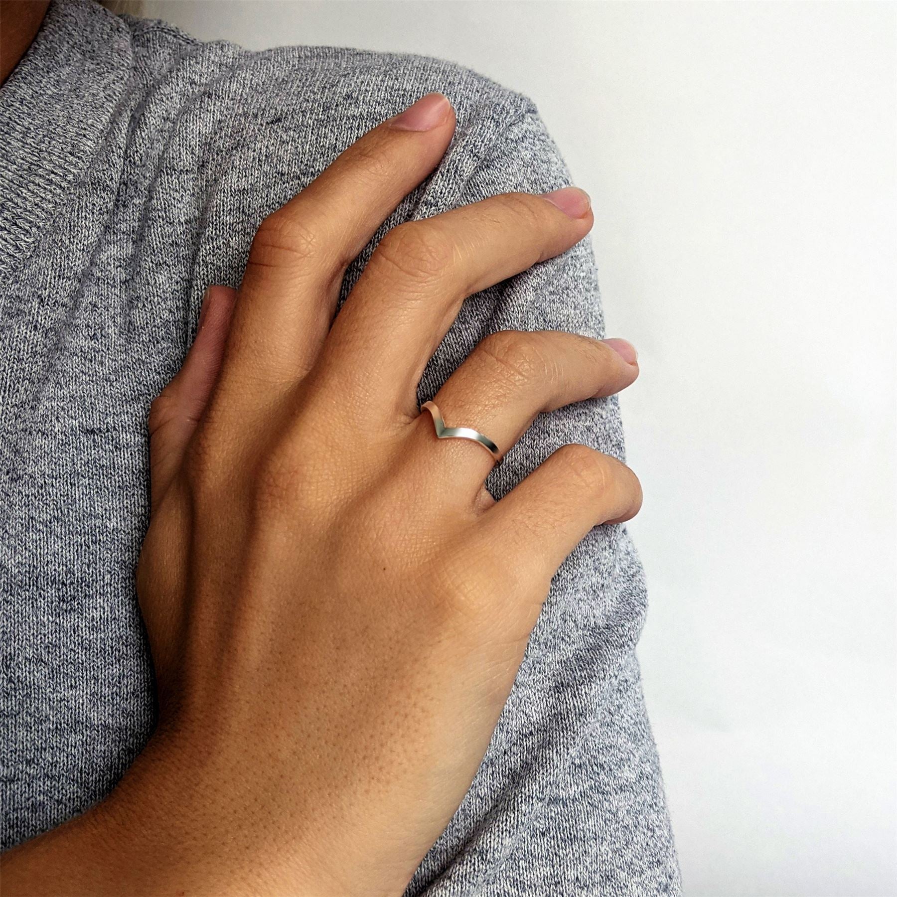 Understanding Green Fingers: The Truth About 925 Sterling Silver – Silverly
