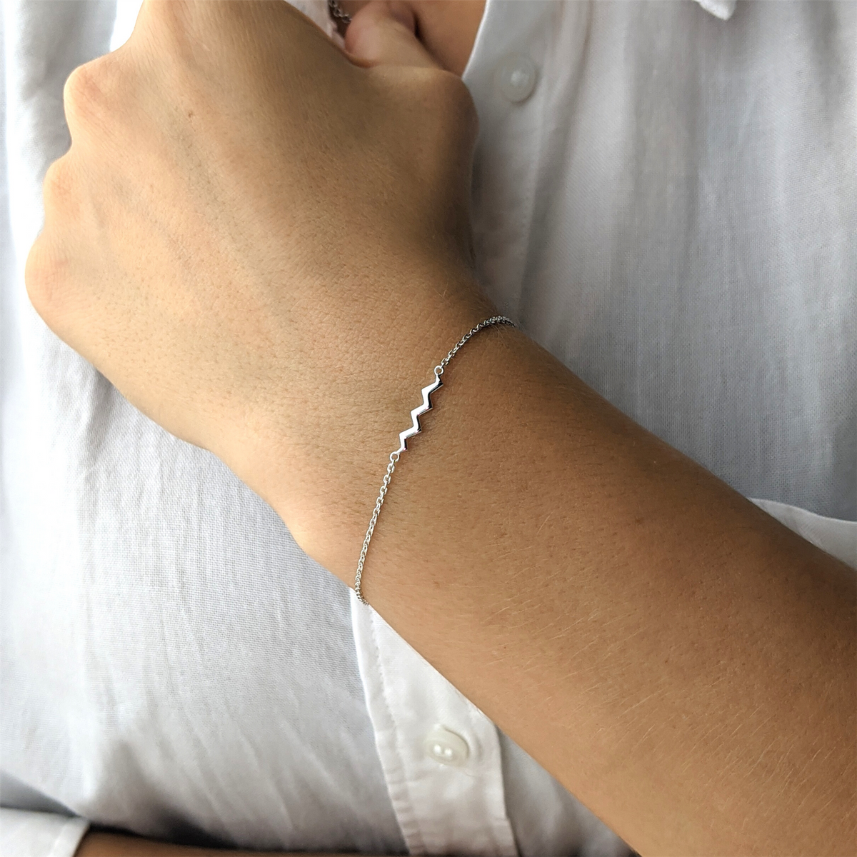 Sterling Silver Thin Zig Zag Chain Bracelet | Minimalist Design | Silverly